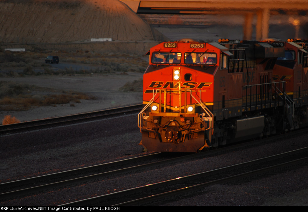 BNSF 6253 rolls west into the setting sun as she pulls a westbound Z-Train